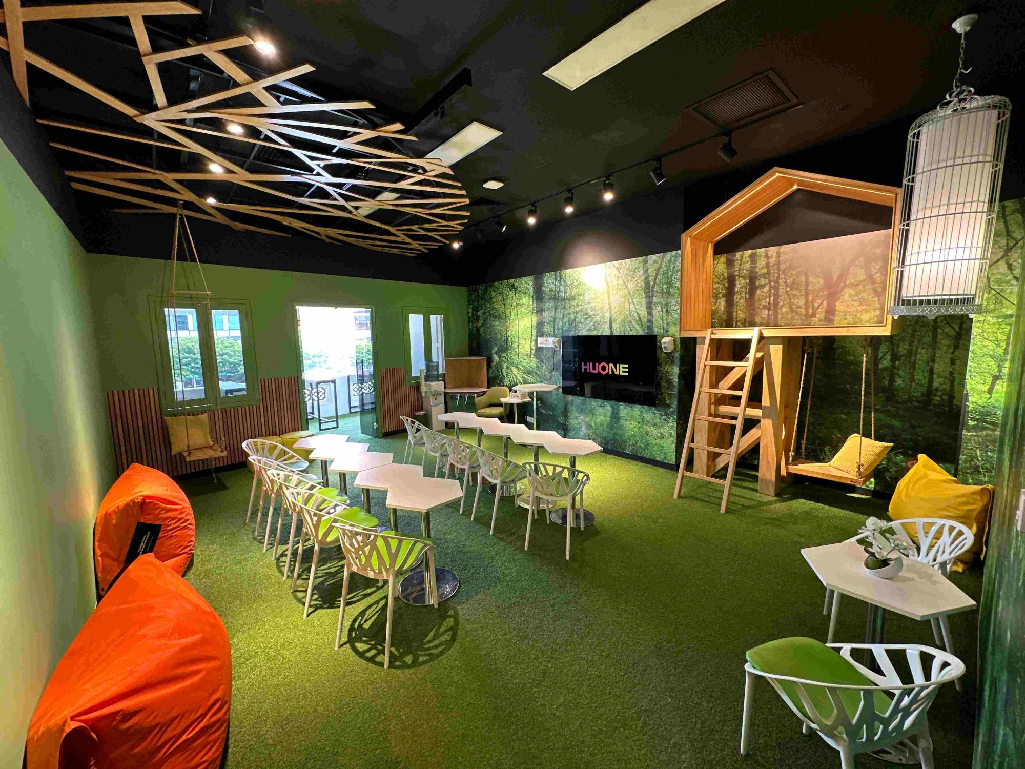 Swing Room - HUONE Singapore