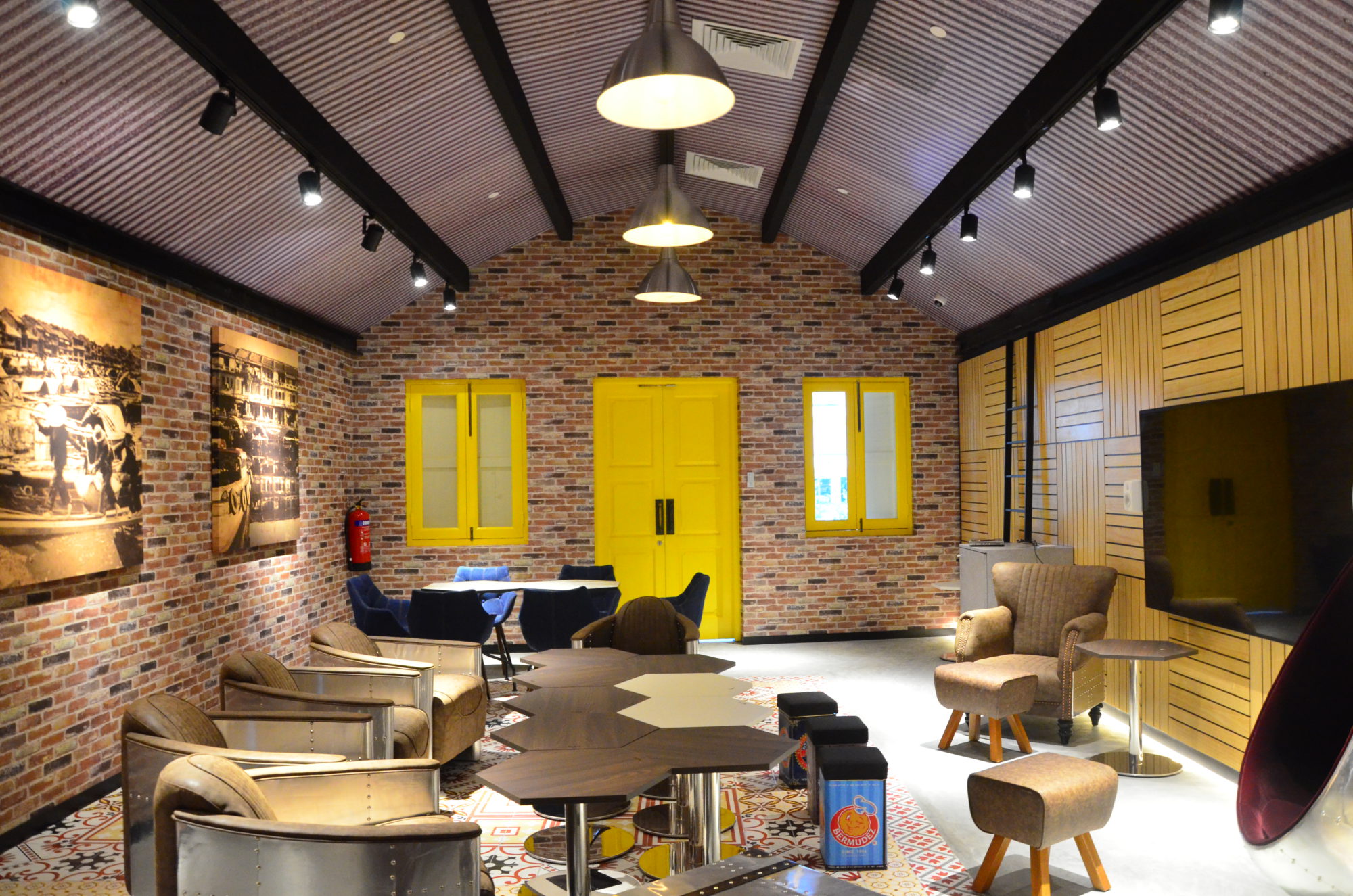 Warehouse Room - HUONE Singapore