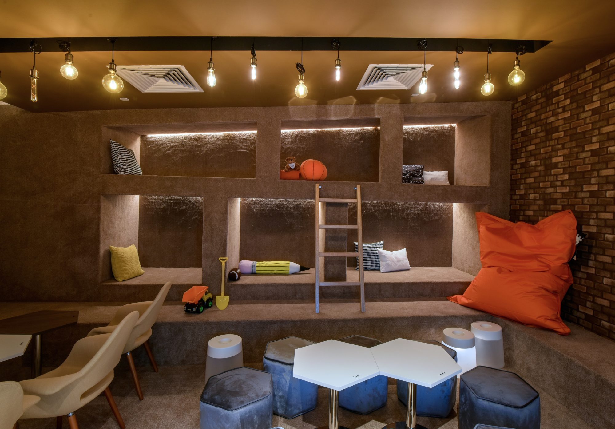 Sandbox Room: A Creative Meeting Space Full of Possibilities - HUONE ...