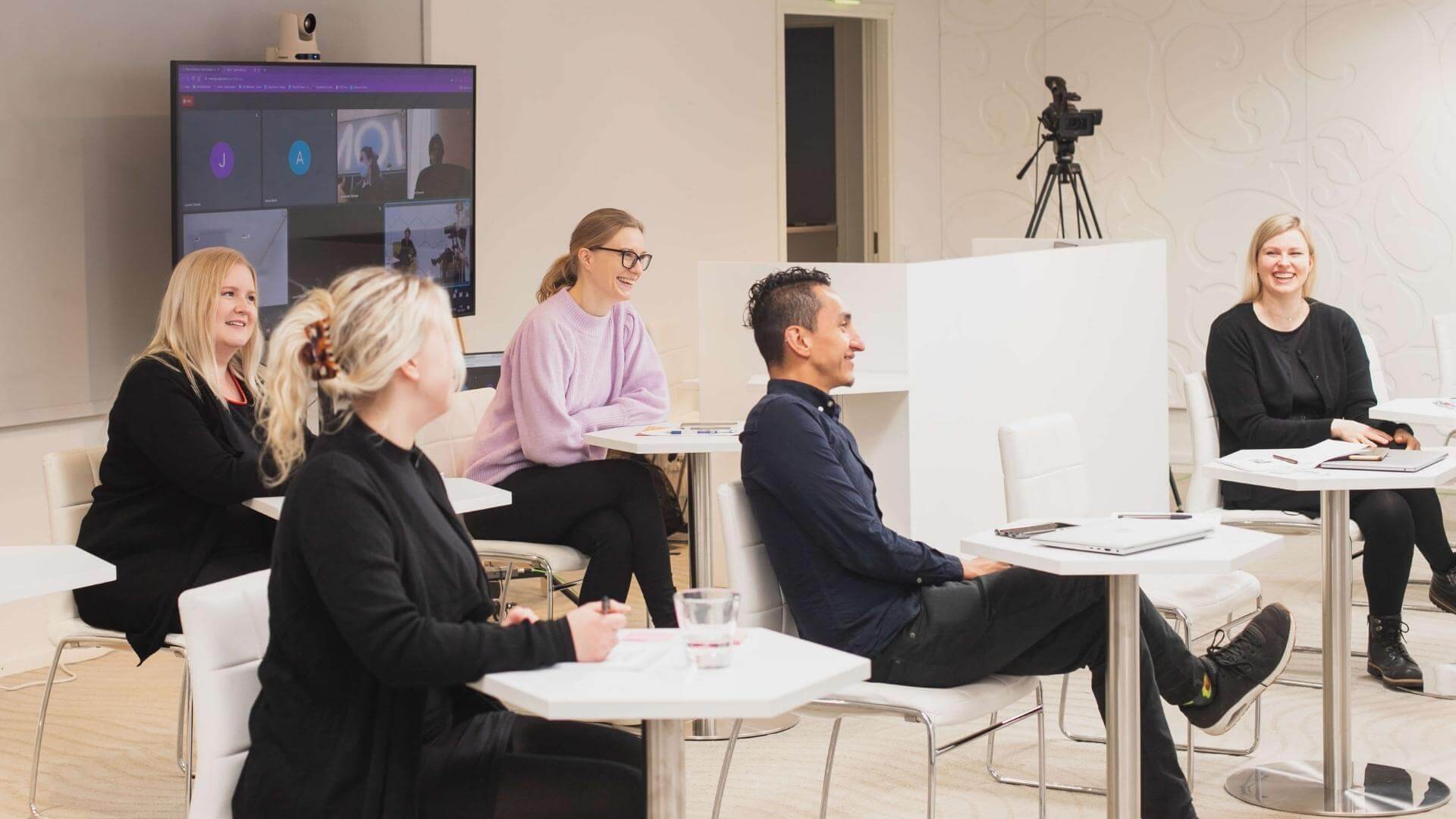 5 Tips for a Successful Hybrid Event - HUONE Singapore