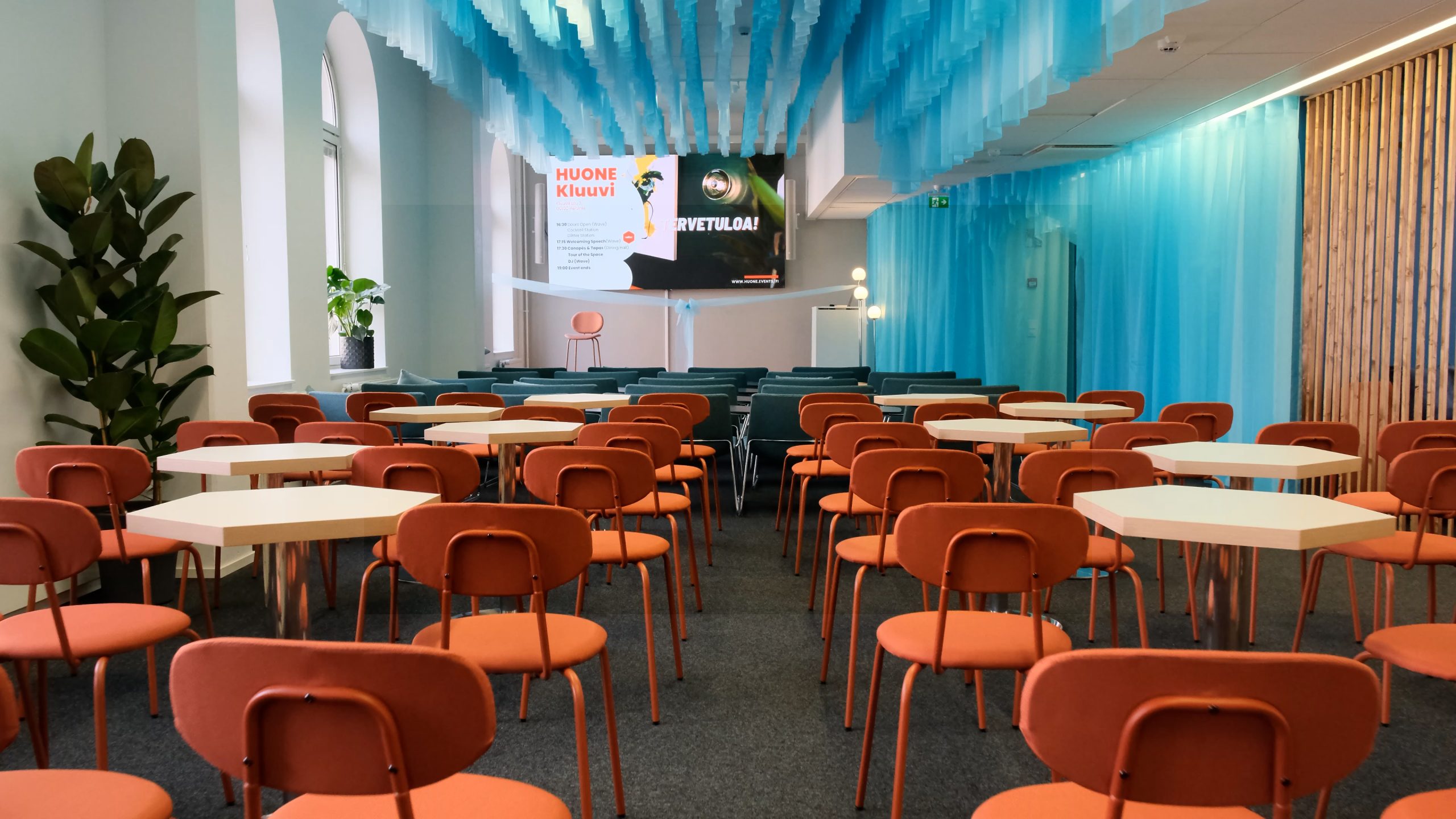 Wave room – Meeting Rooms in Helsinki City Centre | HUONE Kluuvi